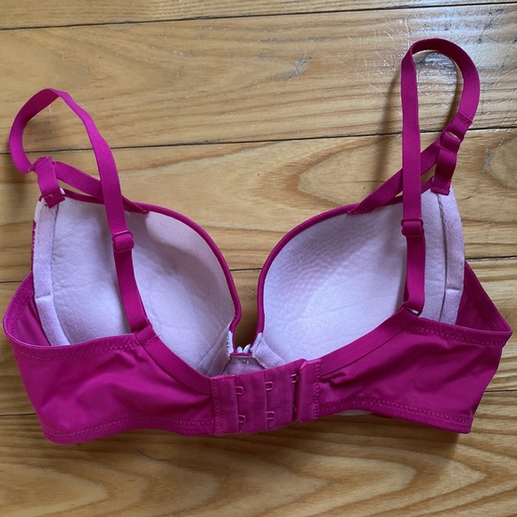 Maidenform | Intimates & Sleepwear | Maidenform Love The Lift Plunging ...